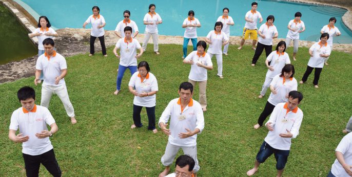 About Us - DR. KEN LOO