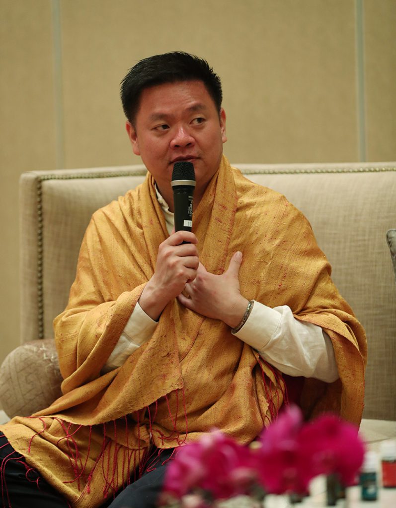 About Us - DR. KEN LOO